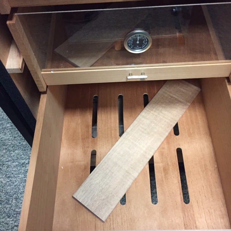 250 Count Black Bar Top Display Humidor - Modern Style Framless Glass ...