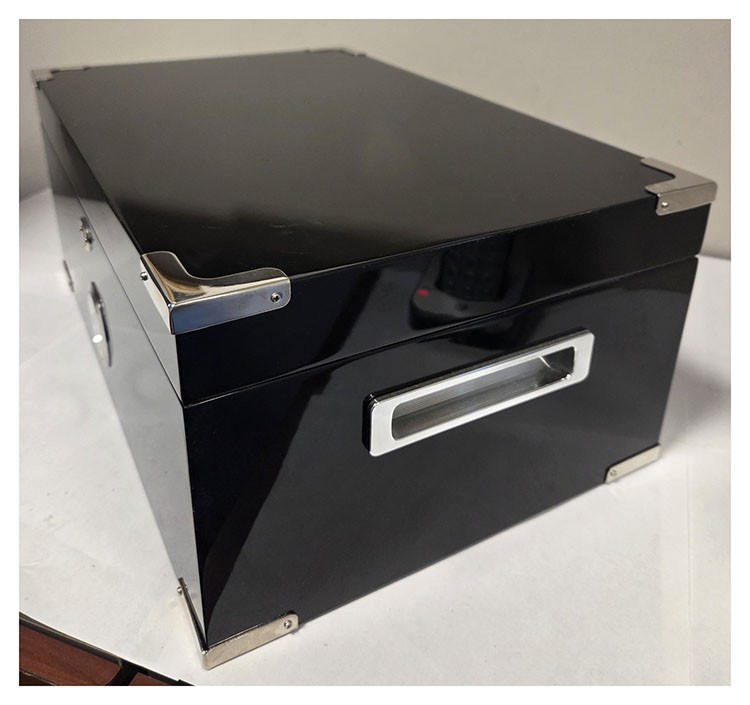 Dakkota Jet Black Lacquer Humidor with Full Black Interior