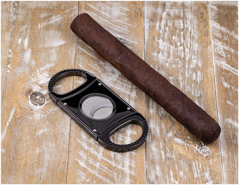 Large Cigar Cutter | Cuts Up to 64 Ring Gauge Cigars